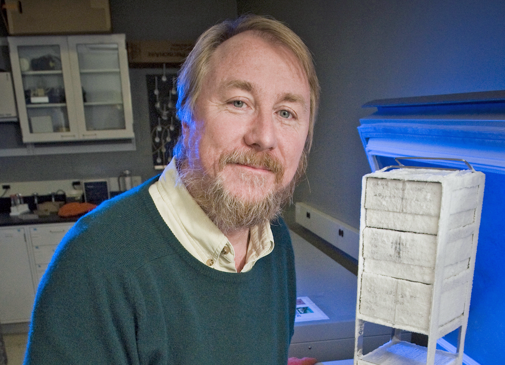 Science: The Man Who Bottled Evolution - The Long-Term Evolution Experiment